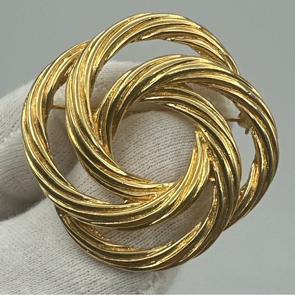 Monet | Jewelry | Vintage Monet Brooch Large Gold Knot Brooch Swirling ...